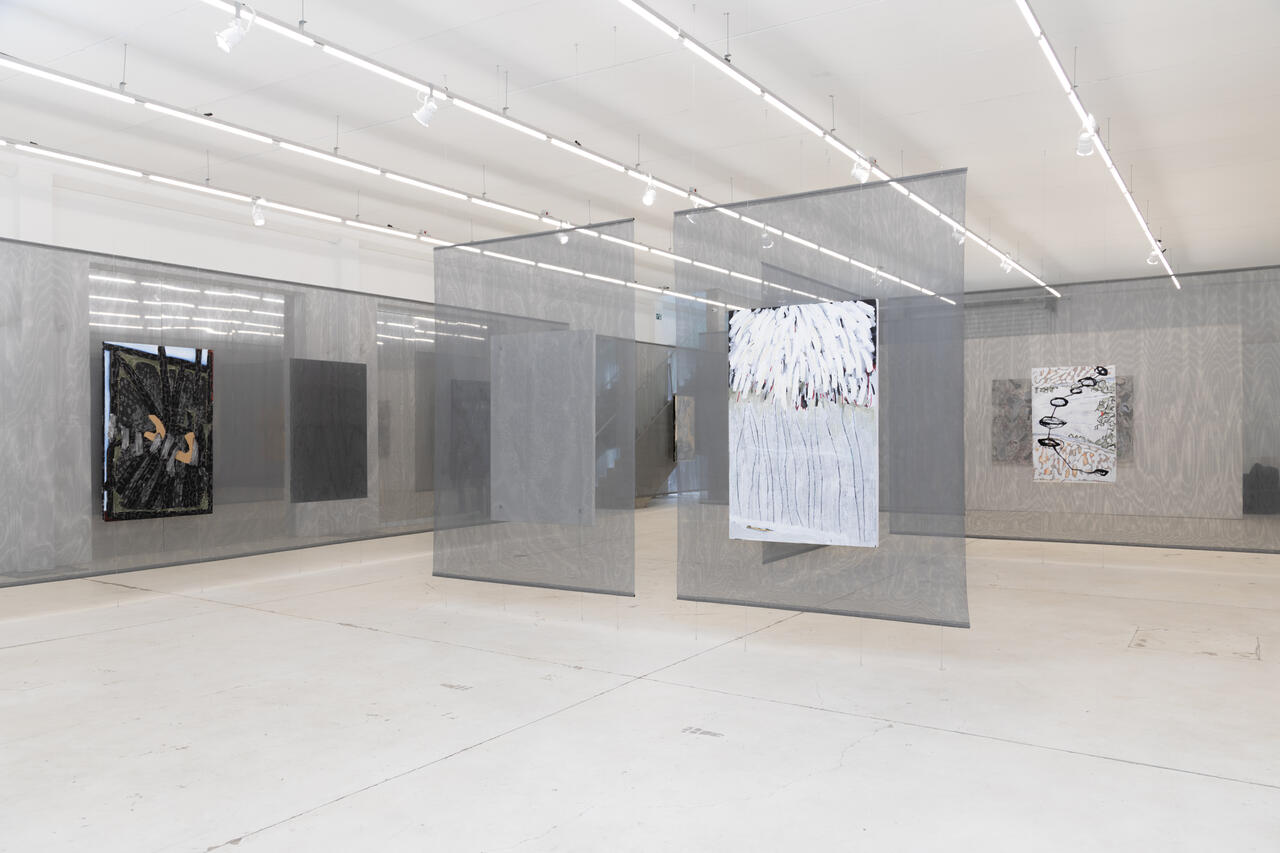 Laís Amaral: No meio do peito um buraco fundo, o mais fundo da cachoeira, onde a luz não vem de ...